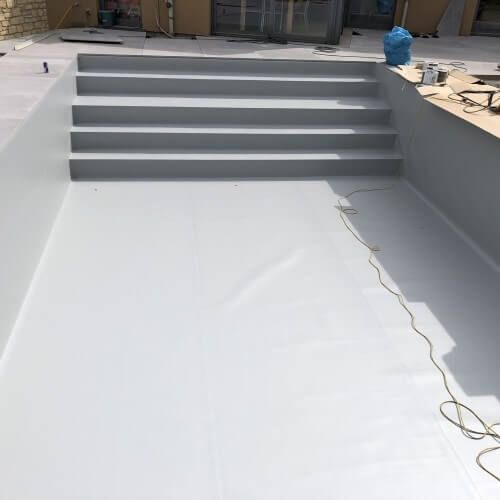 La membrane PVC armé habille et colore votre piscine - MH POOL